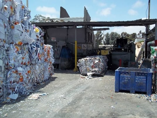 Logemann #245A-1, 2-ram hydraulic baler with conveyor, 100 HP, 70" x ...