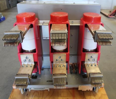 Square D #MasterClad, 1200 Amp, 5 KV, 5 sections w/6 breakers, new ...