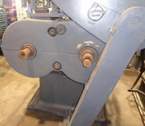 1/2" -2" Landis, 16T double head threader, 14" carriage travel, 5 HP ...
