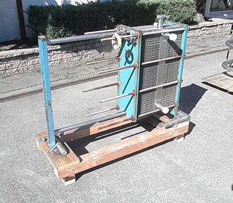 200 sq.ft., Mueller, AT10 F20, plate type heat exchanger, (128) 8" W x ...