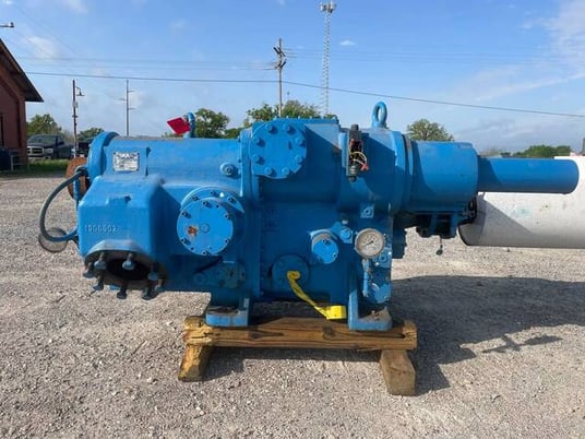 350 HP, M & M #268-121594, screw compressor package, 300 PSIG, Frick ...