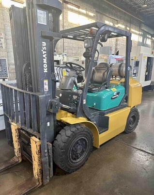 8000 lb. Komatsu #FG40ZT-8, forklift, 96" forks, 185" lift hgt, 3-stage ...