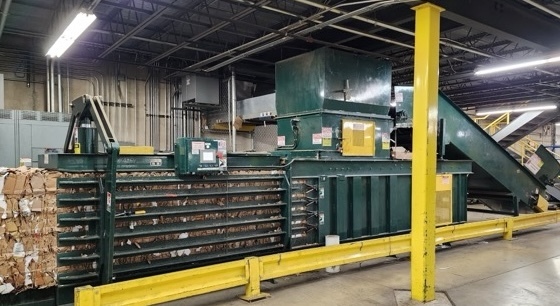 International #MT-4843, horizontal baler, 60" x46" opening, 8" cylinder ...