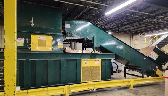International #MT-4843, horizontal baler, 60" x46" opening, 8" cylinder ...