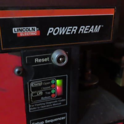 Lincoln Fanuc 6-Axis dual zone robotic welding cell 480 V. 3 phase 570A ...