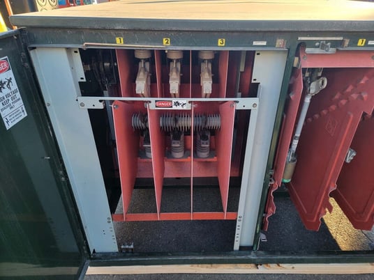 600 Amp. S & C Electric Co, PMH-19, Pad-Mounted Switchgear, 25 kV ...