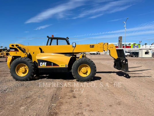 Cat TH460B, Telehandler, 9600 hours, S/N: SLF01067, 2004 for Sale | Surplus Record