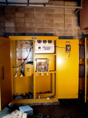 3000 Amps, Merlin Gerin, Switchgear Box, (1) 400amp mold.case, (2 ...