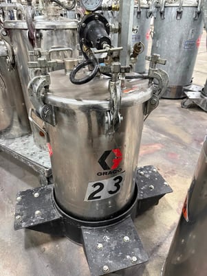 5 Gallon Pressurized Paint Pots, Graco, with agitators for Sale ...
