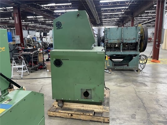 14" x 18" Rapid #1418, granulator, 25 HP, 3 knife open rotor, 2 bed ...