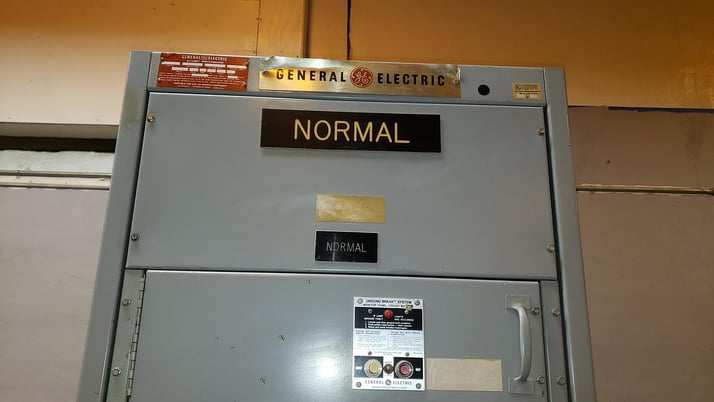 800 Amps, General Electric, AV-Line Switchboard w/Pringle Disconnect ...