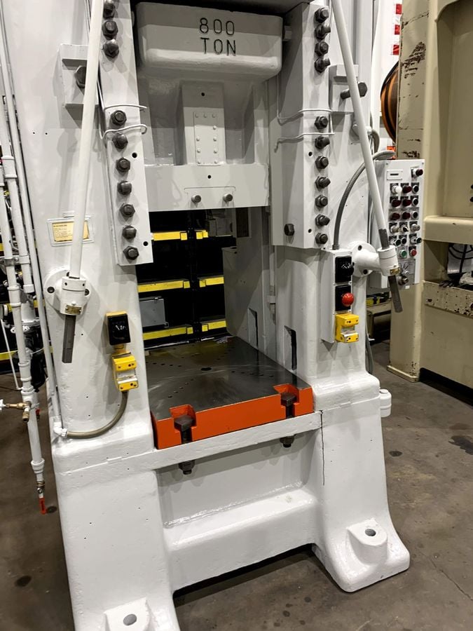 800 Ton, Minster #90-800, 8" stroke, 25 SPM, new gears, rebuilt clutch ...