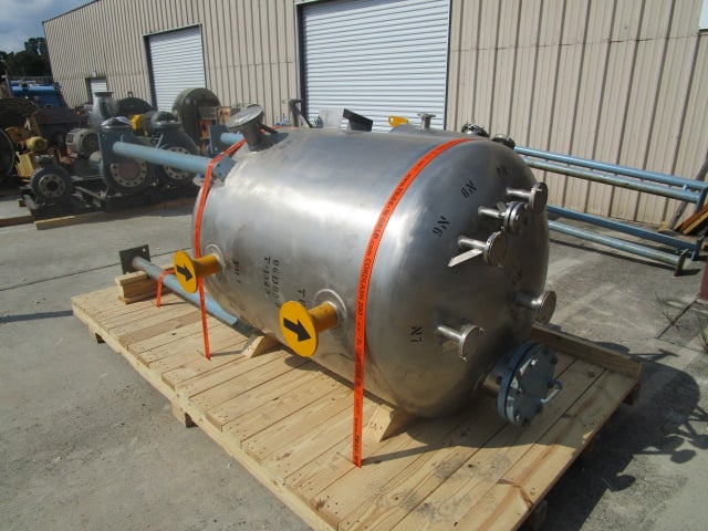 330 gallon Praj, vertical 304L Stainless Steel pressure vessel, 5 psi ...