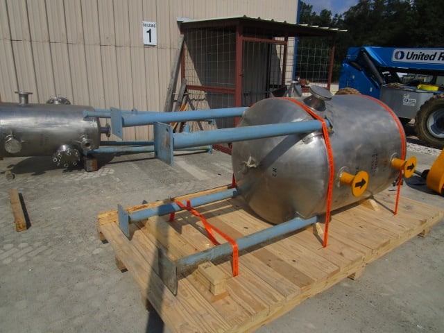 330 gallon Praj, vertical 304L Stainless Steel pressure vessel, 5 psi ...