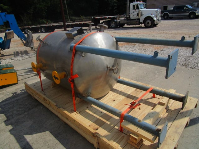 330 gallon Praj, vertical 304L Stainless Steel pressure vessel, 5 psi ...