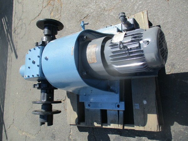 Walker Process Equipment, Falk Enclosed Gear Drive for Sale | Surplus ...