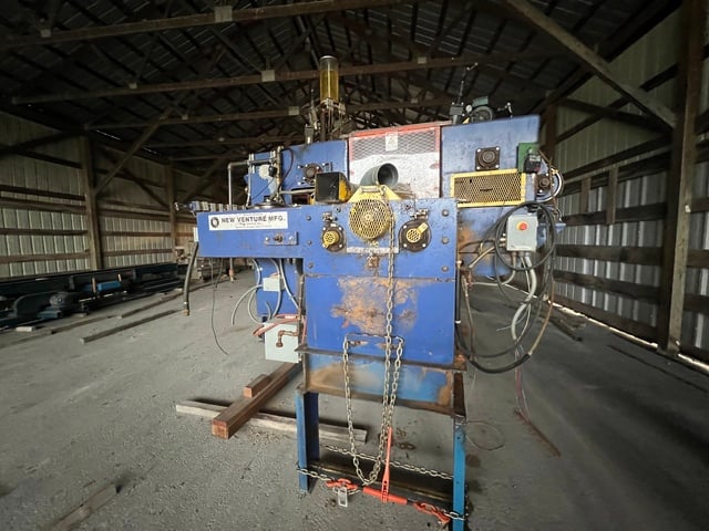 New Venture Mfg, gang rip saw with 5-moving blades, hydraulic tank ...