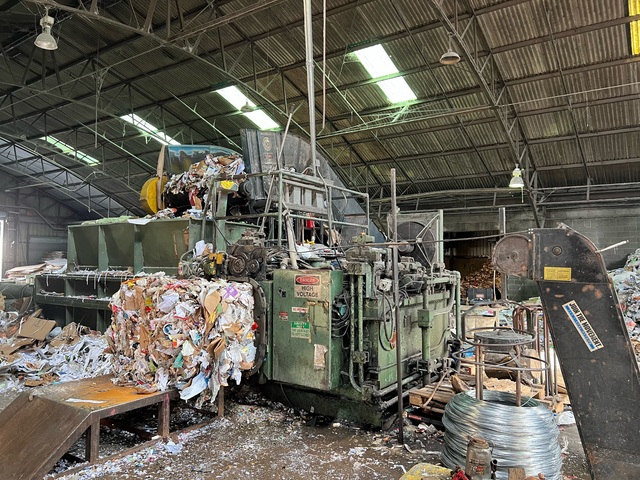 Logemann #345-AT, hydraulic 2-ram baler, 1975 For Sale | Surplus Record