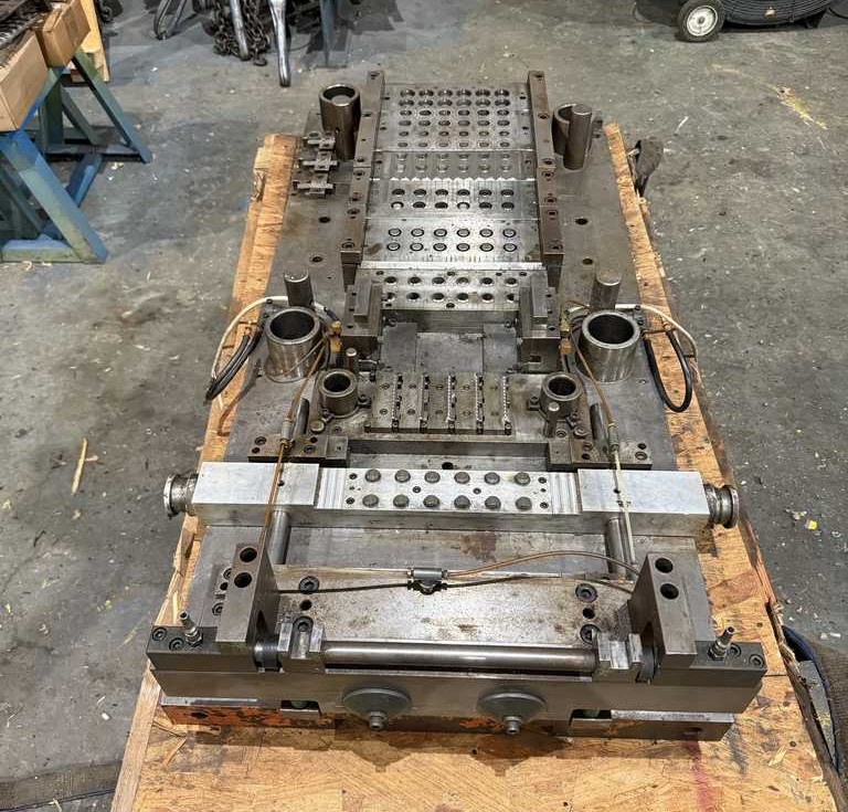 Oak #FDM-717, Fin Die, 6 rows, 0.625" x 1.5" x 1.5", 1979 for Sale ...