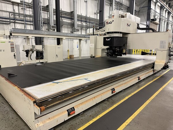 Cincinnati #SFTL, CNC flatbed tape laying machine for composites etc ...