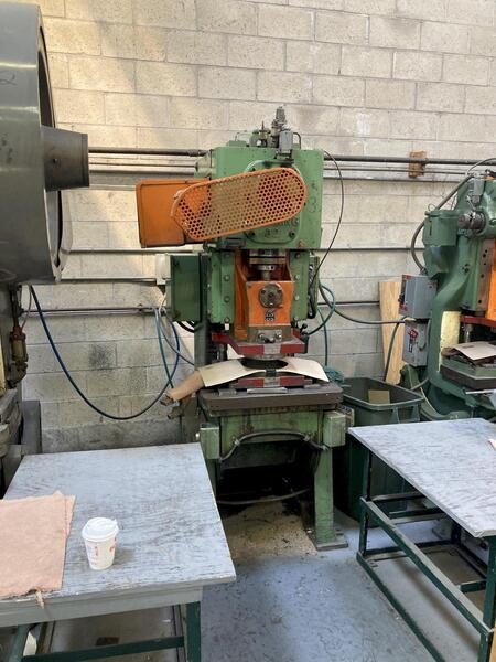 Uhing traverse winder, 1.5" shaft diameter, 14.5" shaft width, 3 HP ...