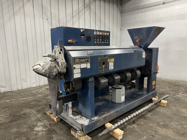 3" Merritt extruder, 75 HP, vented belt driven w/14:1 gear box ratio ...