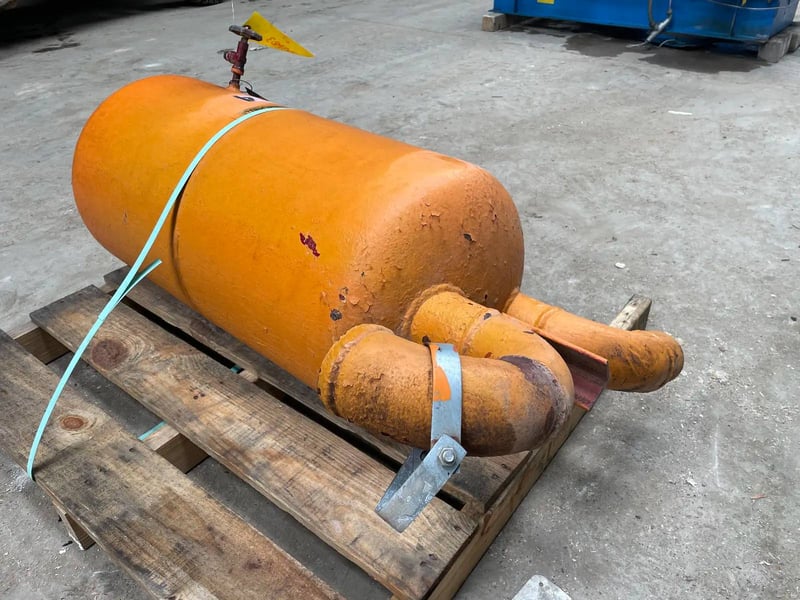 35 Gallons, Vilter LMC-0009, Vertical Ammonia Oil Tank, 15" diameter x ...