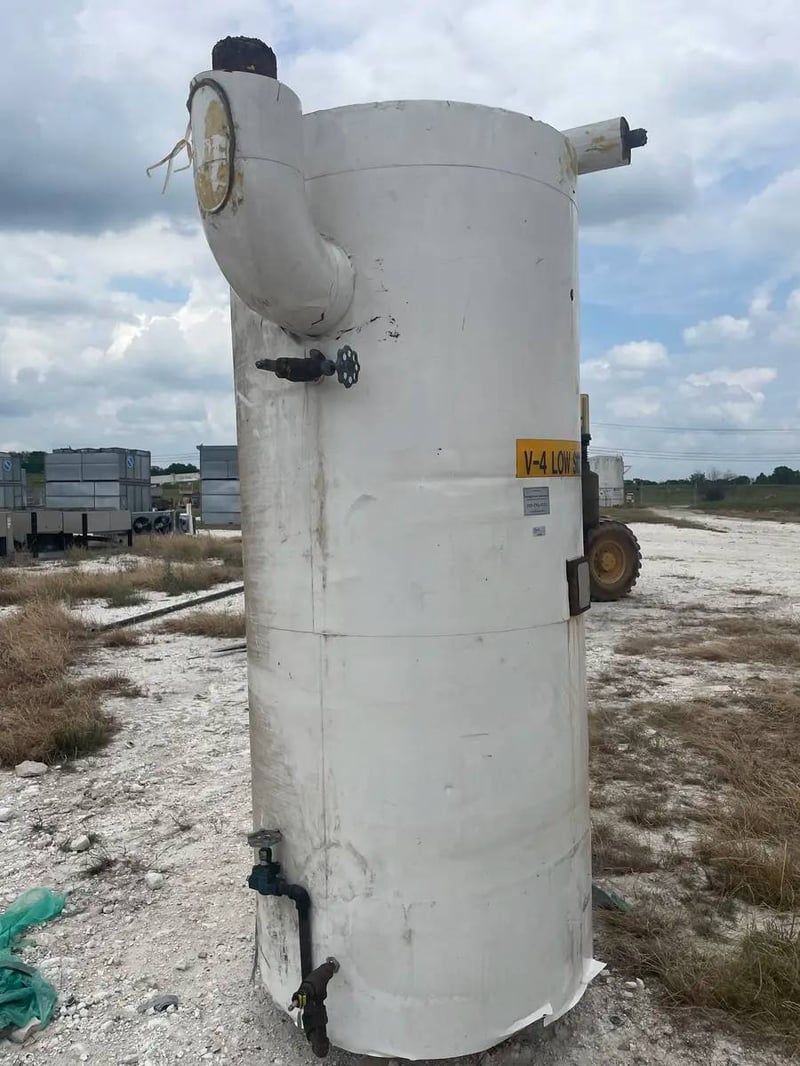 408 gallon E.L. Nickell C-3290, Vertical Ammonia Suction Trap, 40 ...