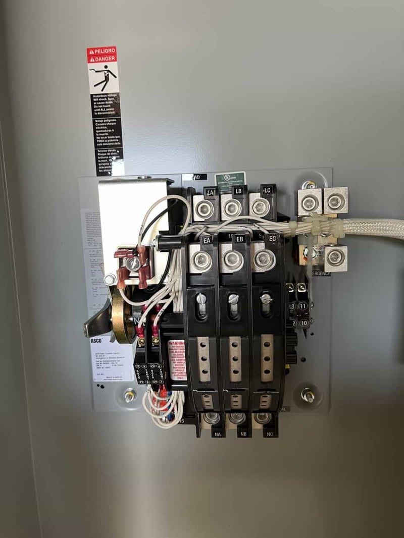 200 Amp. ASCO 300 Series, 208 Volts 3 phase automatic transfer switch ... 200 Amp. ASCO 300 Series, 208 Volts 3 phase automatic transfer switch ...