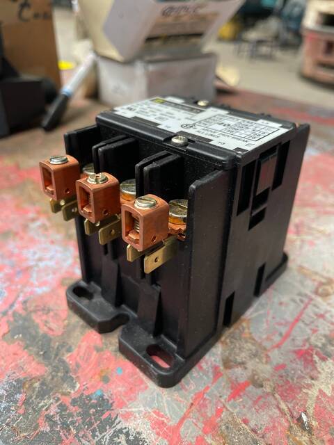 40 Amp. Square D, 8910DPA43V14, Definite Purpose Contactor, 600 VAC, 3 ...