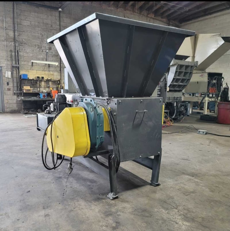 Strip-Tec, single shaft pre-shredder, 44 rotary blades, 20 HP, wear ...