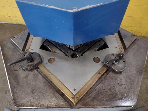 8" x 8" Durma #VHKM2004, hydraulic notcher, 40mm stroke, 30 SPM, 2004 ...