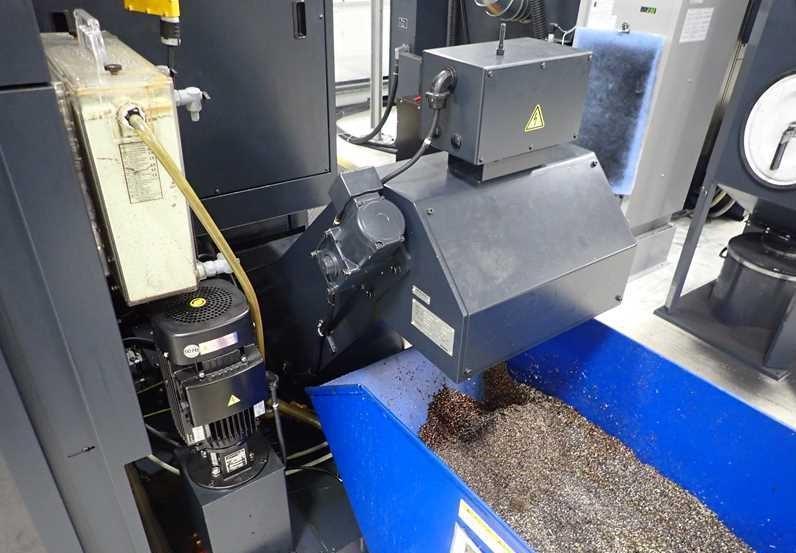 Makino #V33i-5XB, CNC vertical machining center, Makino Professional 5 ...