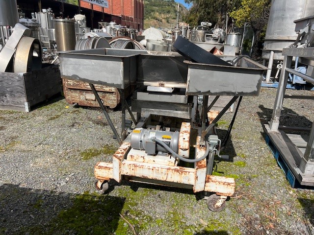 17" x 98" Stainless Steel Vibratory Screen/Feeder, 1/2" diameter ...