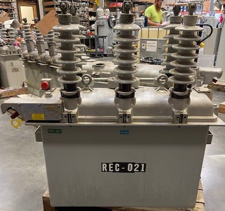 38 KV Mcgraw Edison Edison, 3 phase, 400 amp continuous, 6000 amp ...