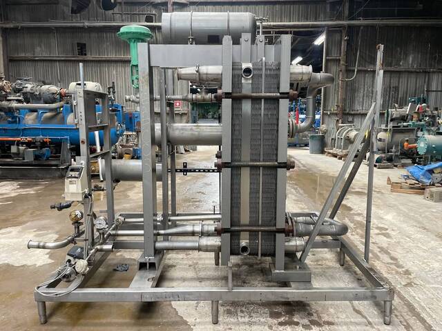 325 sq.ft., APV, SR6GLM, HTST, (51) plates, 10 gallon pressure tank ...