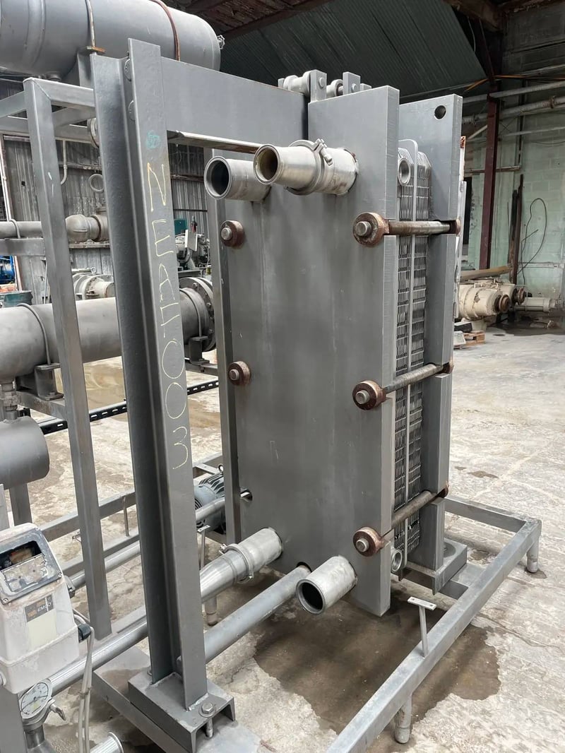 325 sq.ft., APV, SR6GLM, HTST, (51) plates, 10 gallon pressure tank ...