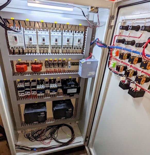 Model TD367, automatic spinner hanger sand blast machine, single swing ...