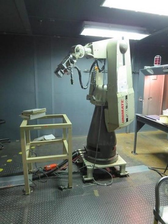 Unimate, Puma 762, 6-Axis welding arm type robot, 44 lb. load capacity ...
