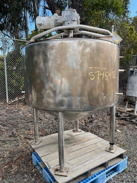 235 gallon Mueller, Stainless Steel jacketed & agitated tank, 48" dia ...