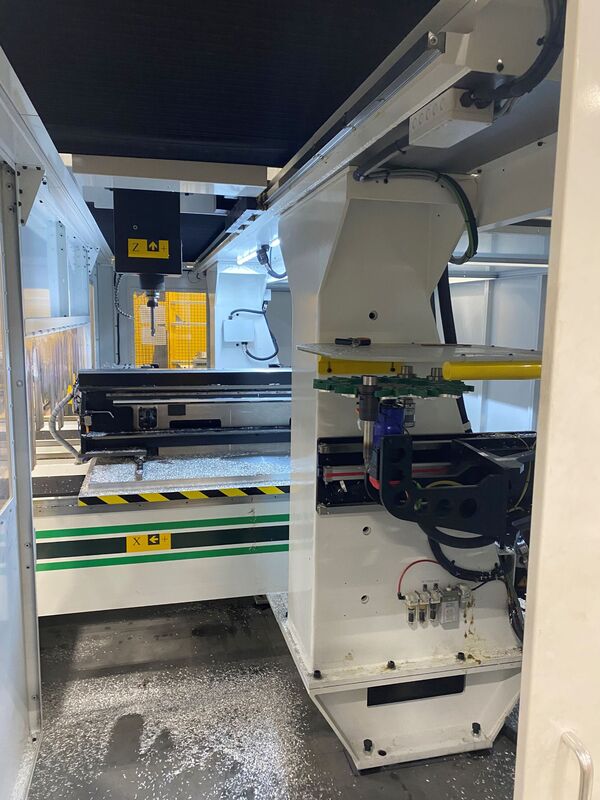 Onsrud #98E18 Extreme Series, CNC router, Fanuc 0i, 5 x 8 table ...