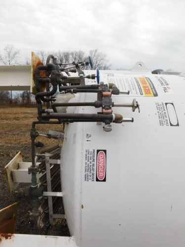 9000 gallon Air Products, vertical liquid nitrogen tank, 70 psi MAWP ...