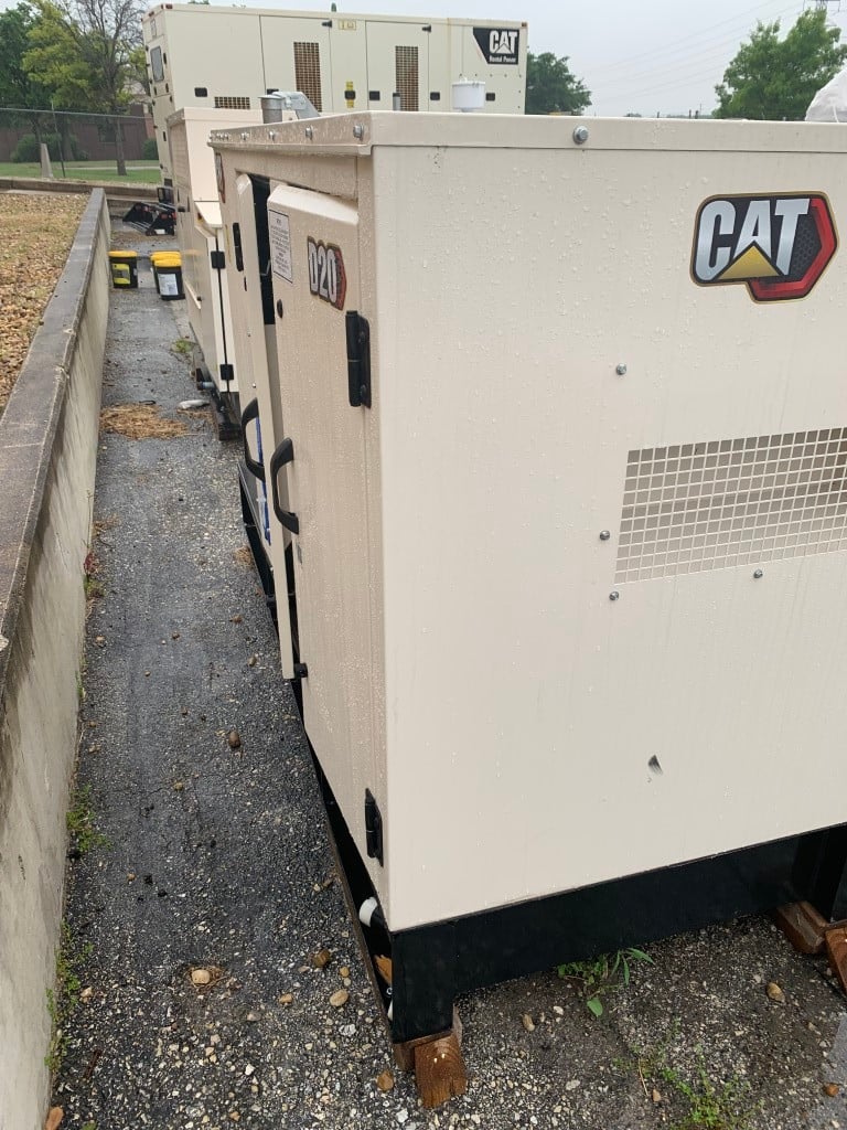 20 KW Caterpillar #D20, standby at 480 Volts stationary - low hours ...