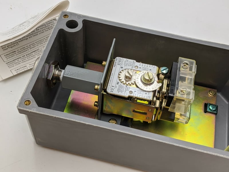 Allen Bradley, 836-C8S, Electro Mechanical Pressure Switch, 0 - 250 psi ...