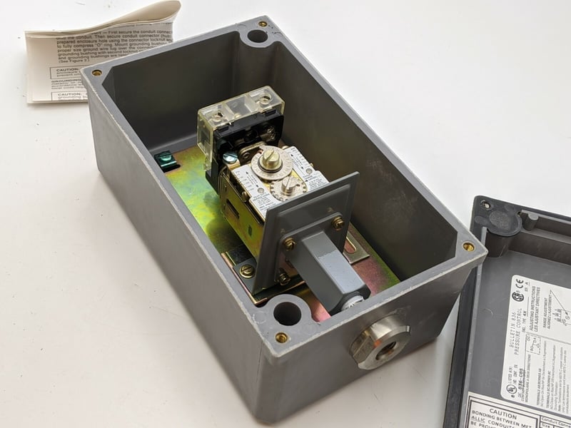 Allen Bradley, 836-C8S, Electro Mechanical Pressure Switch, 0 - 250 psi ...