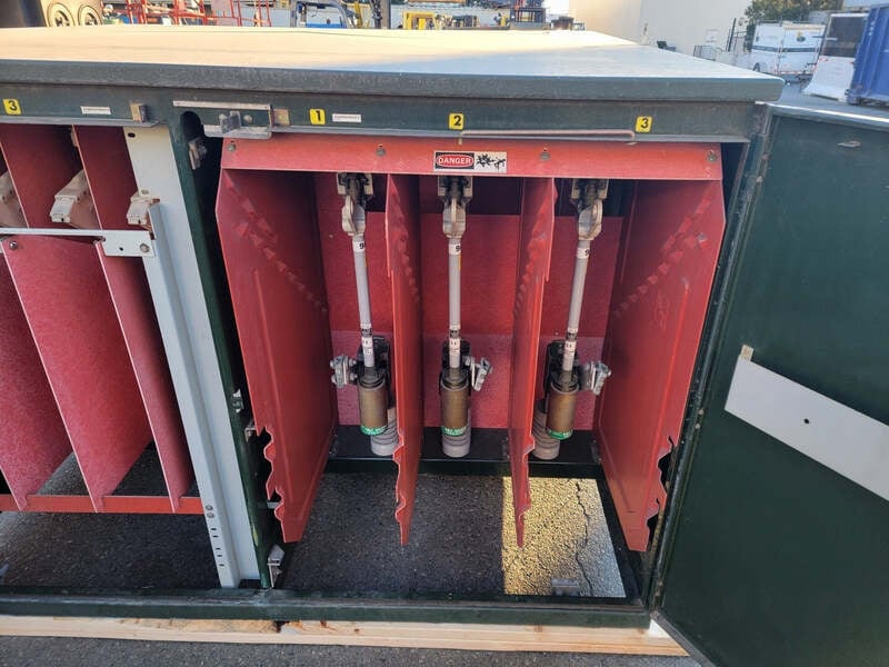 600 Amp. S & C Electric Co, PMH-19, Pad-Mounted Switchgear, 25 kV ...