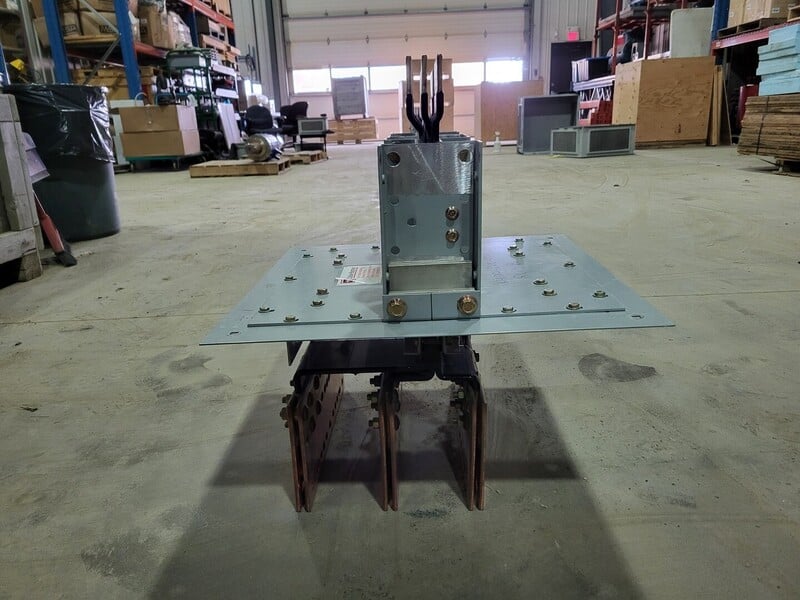 3200 Amps, Cutler-Hammer, CALX05678, POW-R-WAY III Busway, 600 V, 3 ...