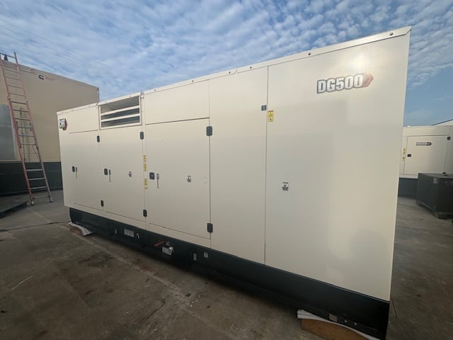 500 KW Caterpillar #CG18, Natural gas generator set, 277/480 Volts, 3 ...