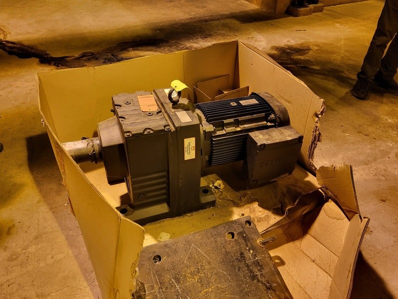 20 HP, 40/1775 RPM, Sew Eurodrive helical gearmotor R137DRE180M4/RI w ...