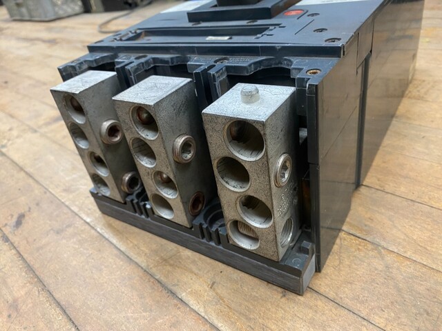 1200 Amps, General Electric, SKHA36AT1200, HI-Break Circuit Breaker ...